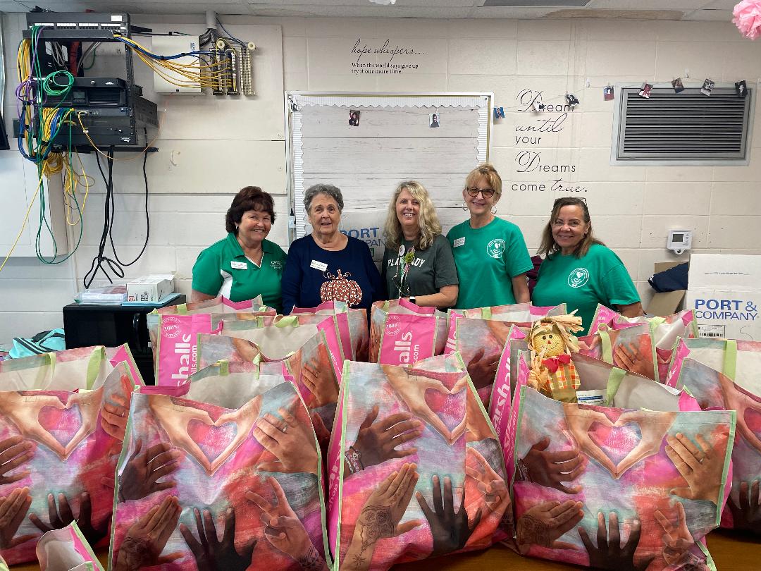 GFWC LUTZ-LAND O'LAKES WOMAN'S CLUB DELIVERS THANKSGIVING DINNER BAGS ...